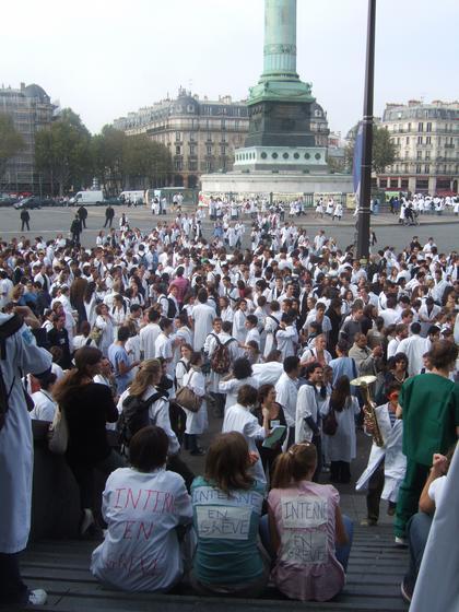 France: medical interns strike over conditions | libcom.org